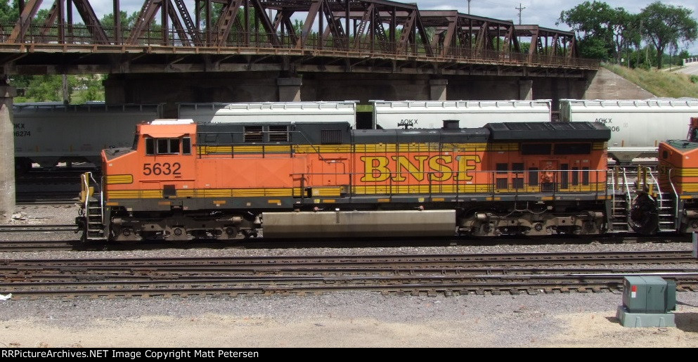 BNSF 5632